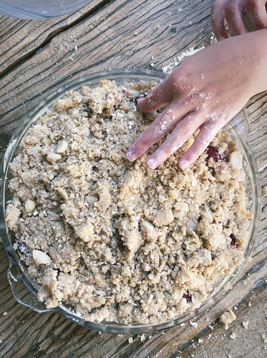 easy apple + berry crumble – lo's kitchen