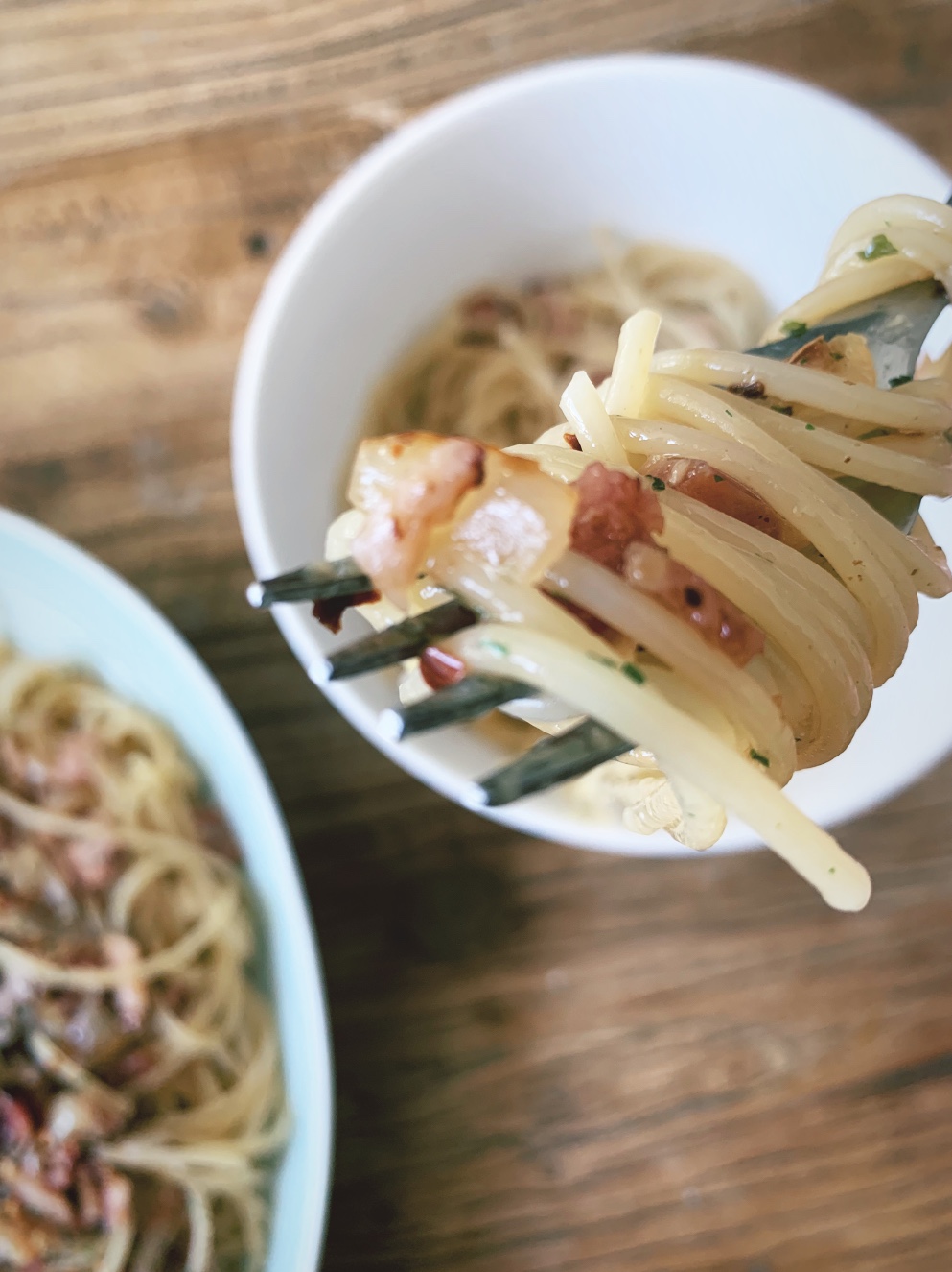 standby spaghetti | bacon + onion + chilli + garlic – lo's kitchen